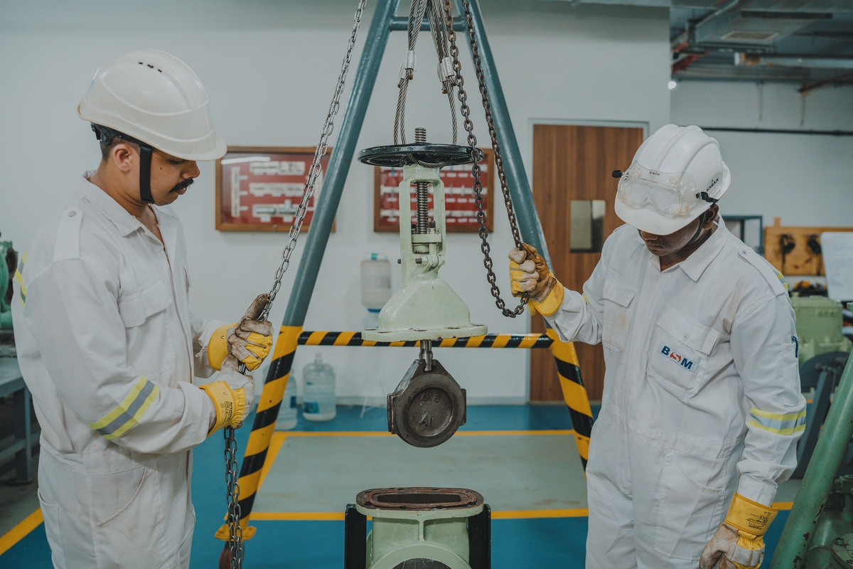 Chemical Tanker Cargo and Ballast Handling Simulator (IMO Model Course ...